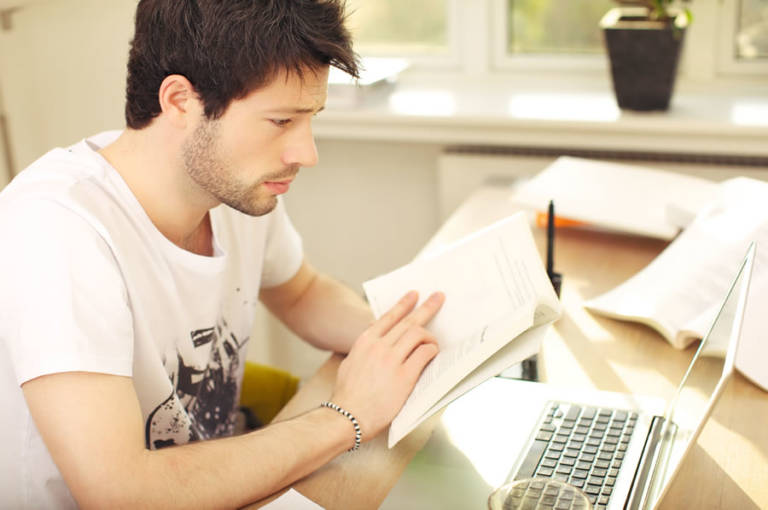 5 Benefits of Using an Essay Writing Service Online - Total Jobs Hub